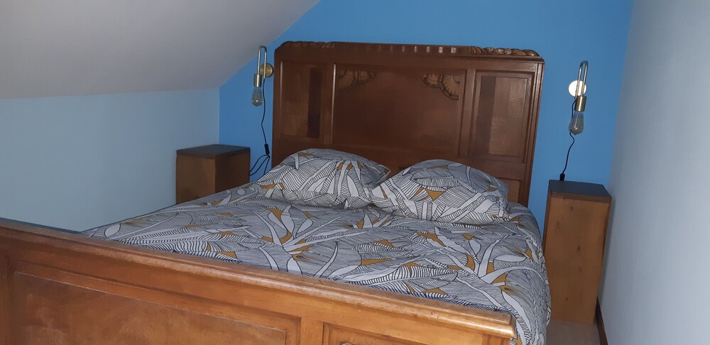 A 18 min walk from the sea, pretty Breton house with garden will ...