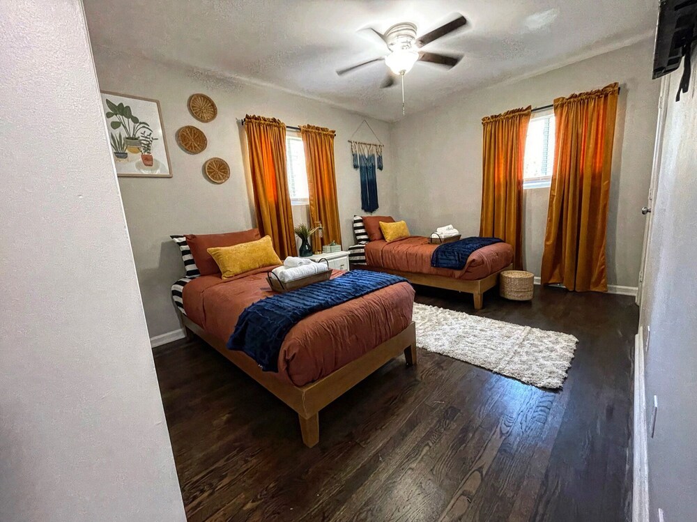Bohemian Hideaway: 2 bed/1 bath. 2 mins from ATL! - Decatur | Vrbo