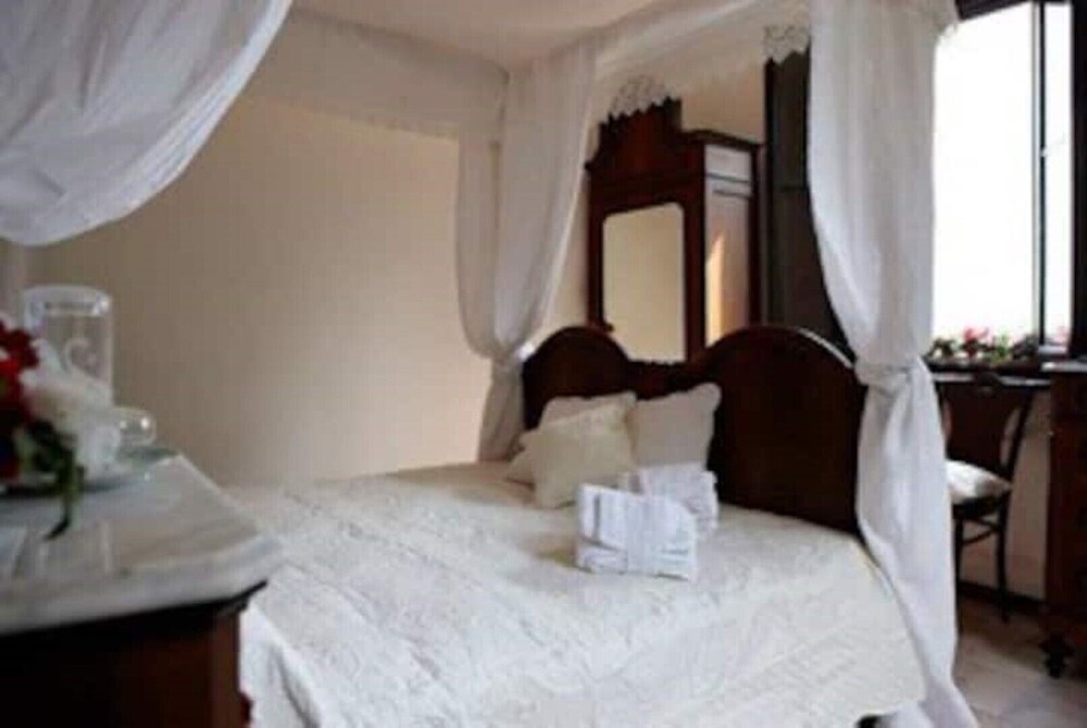 Historical end country villa with swimming pool near the sea - Fano | Vrbo