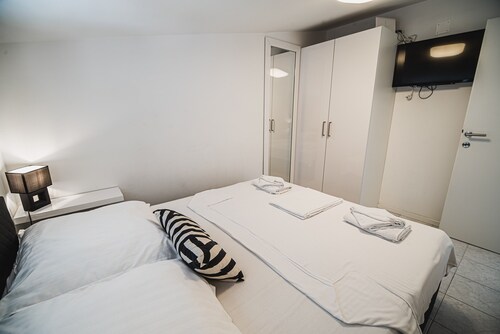 Apartment With Balcony In The Heart Of Vodice - Vodice, Croatia