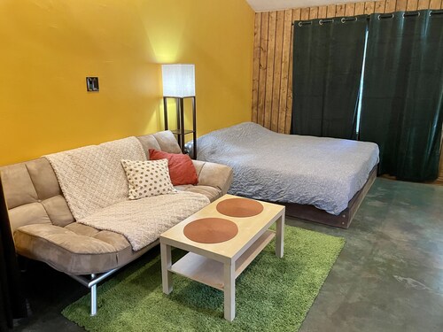 Modern Studio W/ Private Patio - Phoenix, AZ