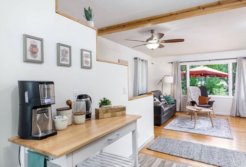 Urban Gem: Mins To Beach & Downtown W/hot Tub! - Traverse City