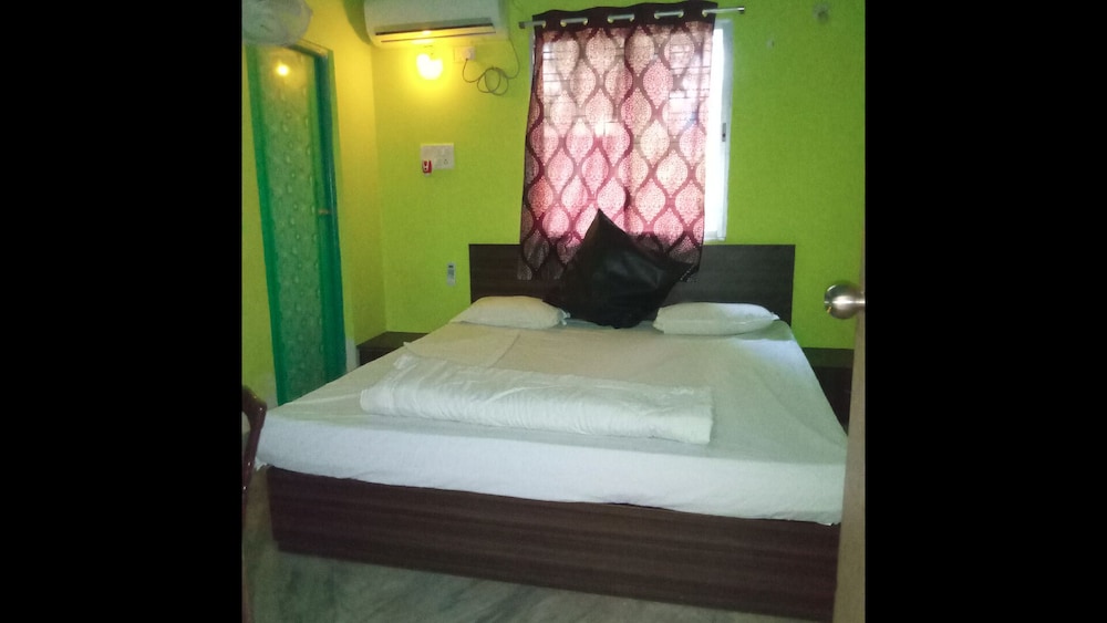 A India Guest House AC Deluxe Room Reviews, Deals & Photos 2025 - Vrbo