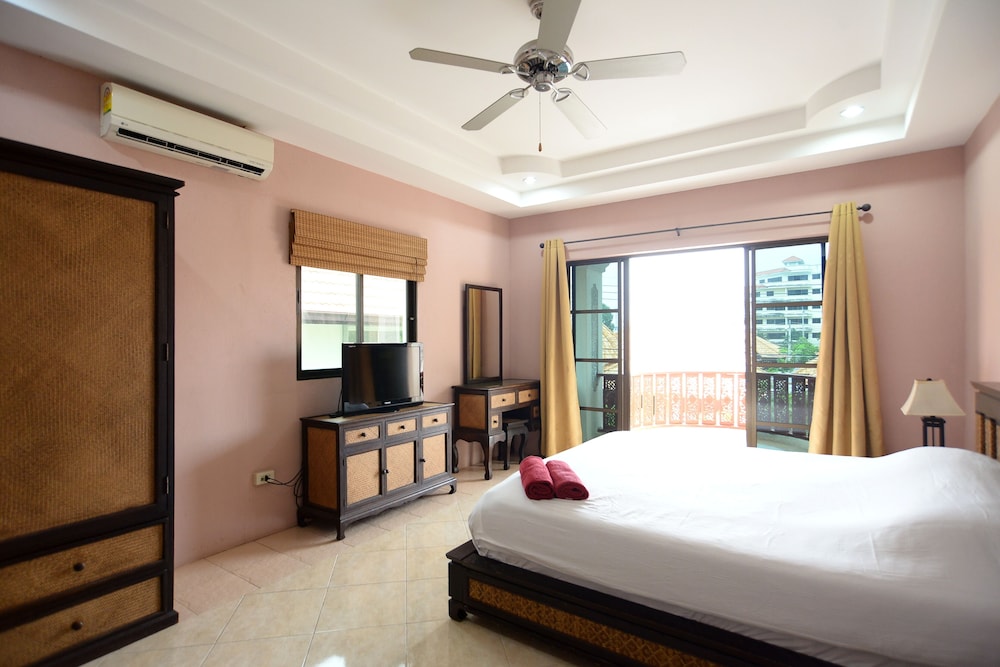 Premium 6 bedroom in city - Madee Villa - Pattaya Holiday House ...