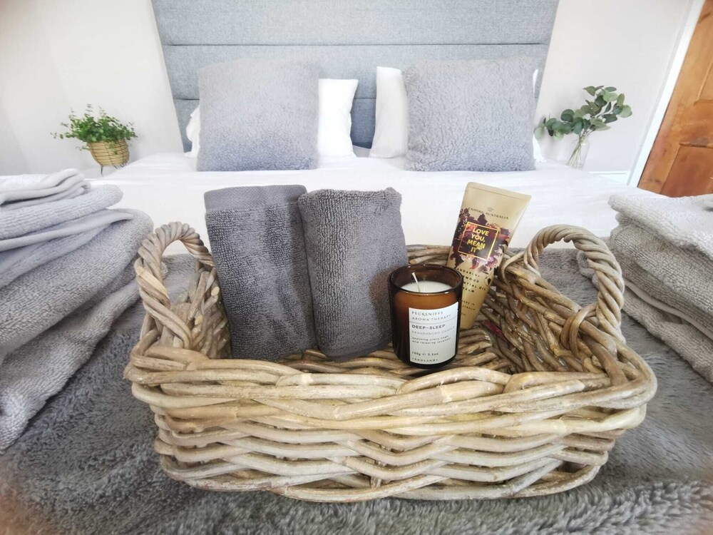 Beautiful 3 bedroom victorian terrace house 5 minutes drive to ...