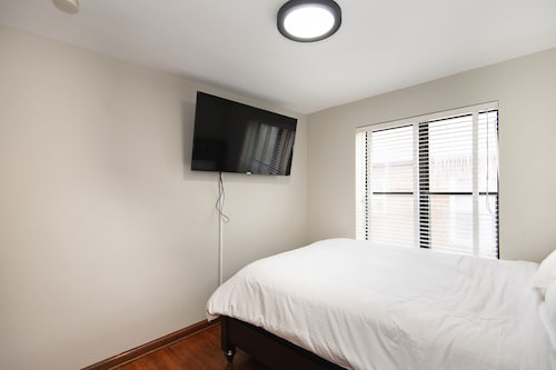 Lovely 2 Bedroom Apartment With Free Parking - St. Louis, MO