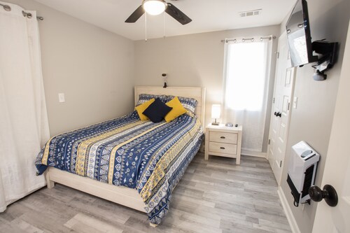 Bungalow Basement Suite: Minutes To Dwntwn/airprt - Atlanta, GA