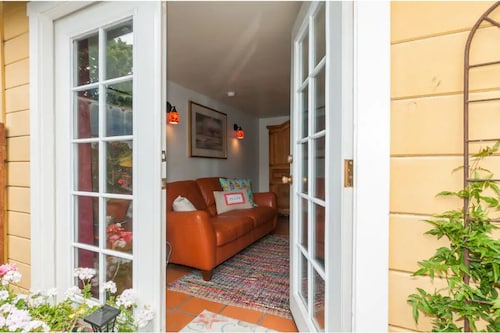 Sunny Harborside Bungalow - Santa Cruz, CA