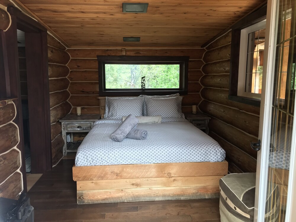 Log Cabin with Amazing views and River access! - Parson | Vrbo