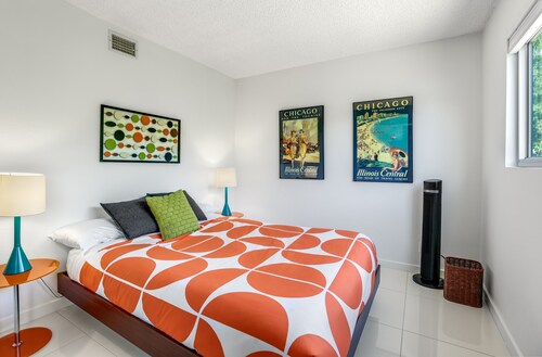 Colorful Midcentury Home W/ Pool & Spa - Palm Springs, CA
