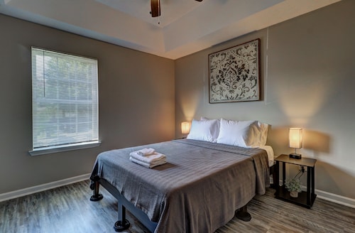 Pet-friendly Stay | Near Atl & Attractions! - Riverdale, GA