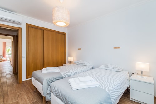 Superbe Appartement 2 Chambres Proche Marina - Albufeira