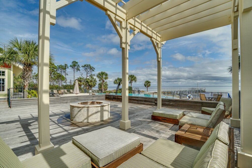 NEW BEACHFRONT-2 masters-hot tub-game room-gated Ovation w/Amenities ...