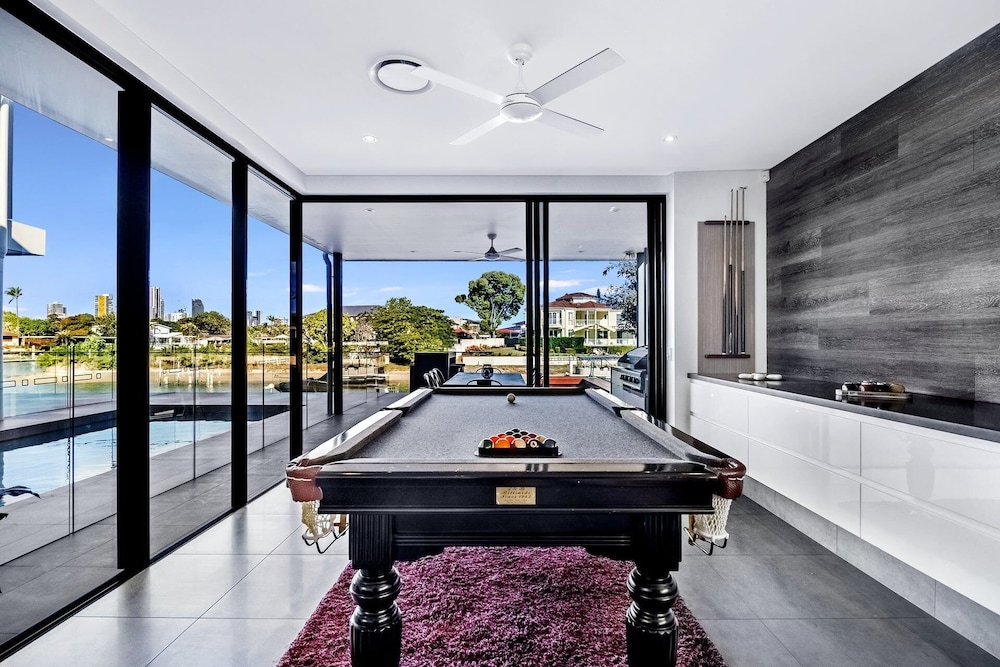 Luxury Villas Bluewater Oasis (Heated Pool) - Gold Coast | Stayz