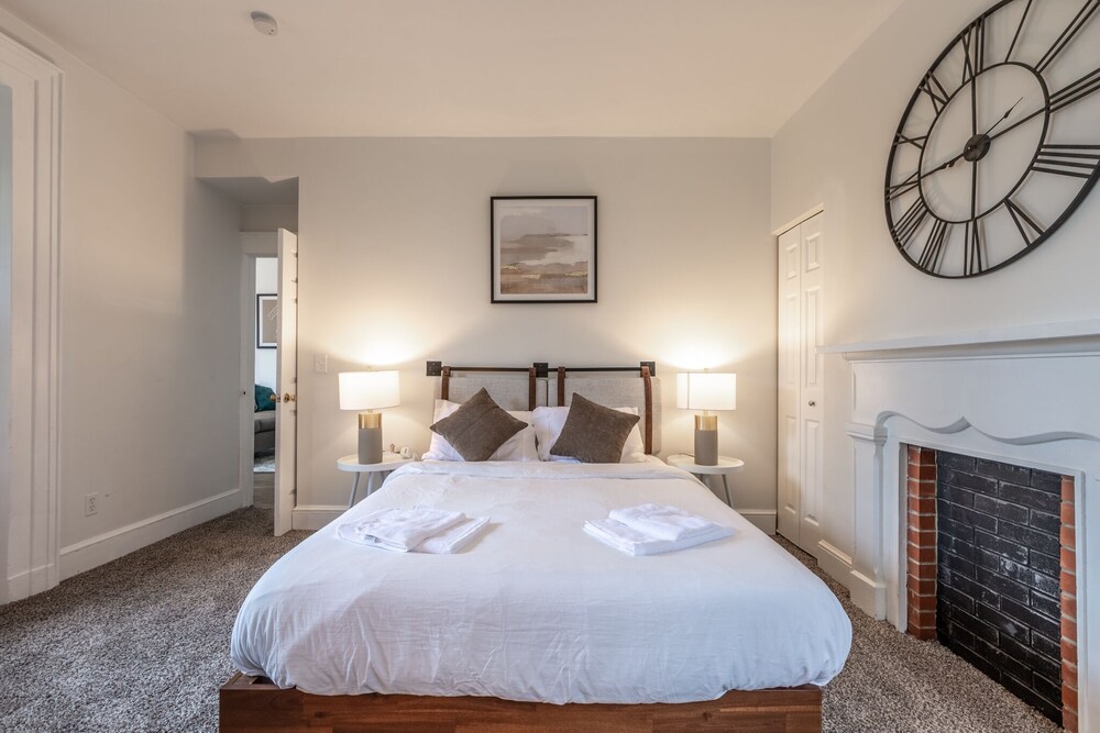 🏰Warren Castle🏰 - Breathtaking Views of Pittsburgh 💙 - Pittsburgh | Vrbo