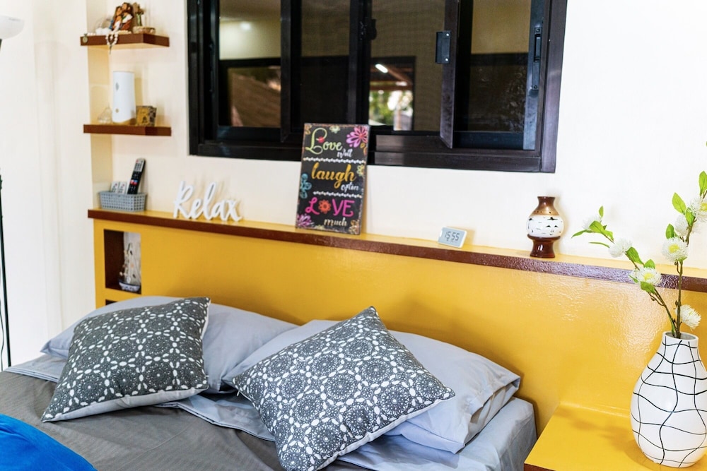 Exclusive Beach House with pool & scenic view @ lobo Batangas - Sawang ...