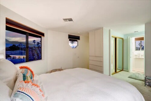 Private Casita Near Stagecoach/coachella
Acrisure - Palm Desert, CA