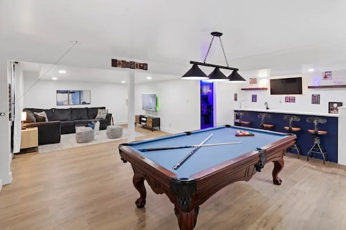 Barcade Bungalow - Modern West Athens Hideaway - Athens, GA