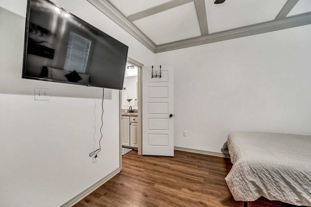 STAY TYLER @ Vine- near shops- Fast Wifi - Tyler | Vrbo