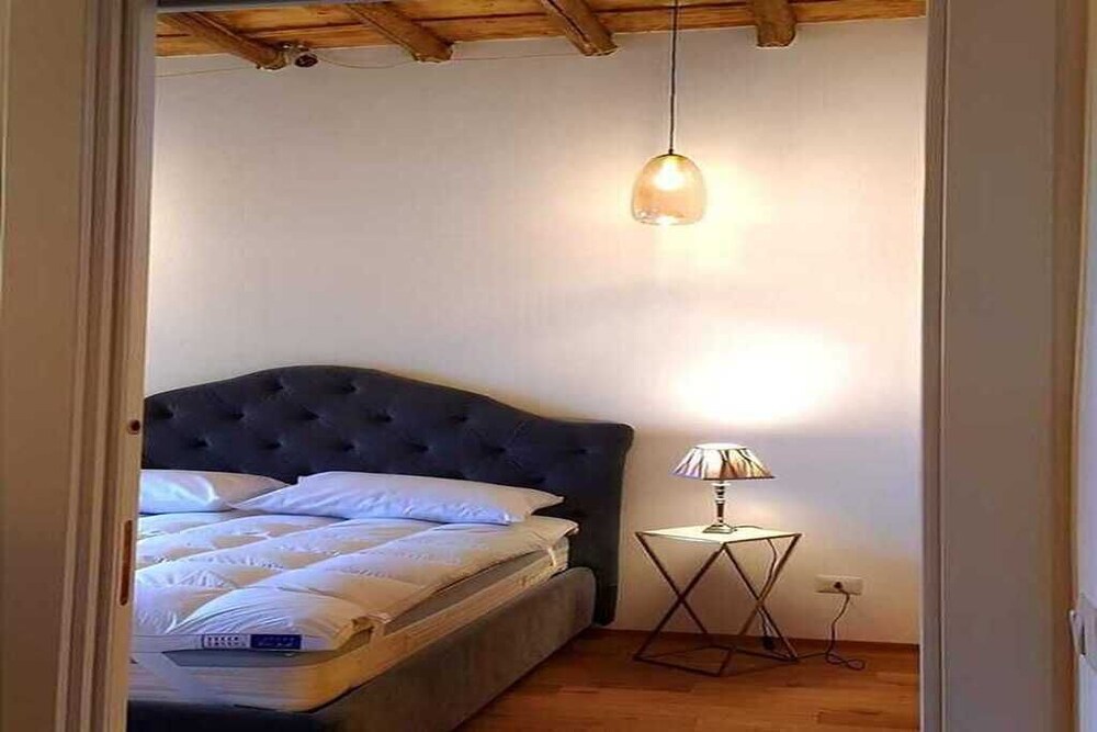 Garden with Lake View and Vasco Jacuzzi 1 min from Old Town - Castel ...
