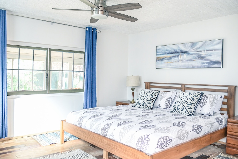 Kye Bay Pet Friendly Steps to Beach - Encl. Porch - Comox | Vrbo