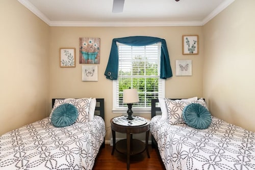 Modern And Cozy Home-near Everything-entire Place - Greensboro, NC