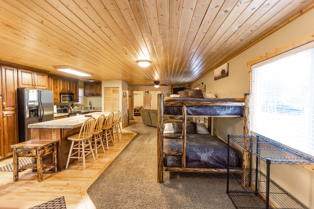 Le Chalet at Mack's Inn CLOSE TO YELLOWSTONE 里黄石公园很近；我说中文！ - Fremont ...