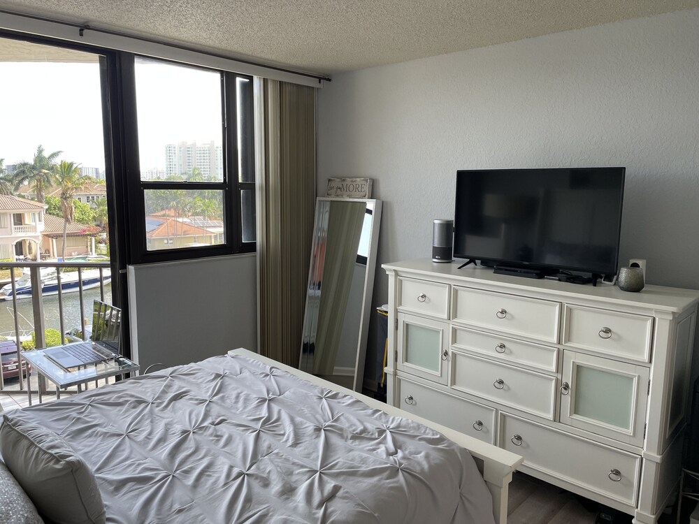 Modern 2BR 2B Condo on the Intracoastal. 90 Day Rental min. - Boca ...