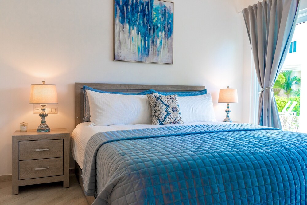 Family Getaway Condo Directly On The Beach - Pool & Gym Access - Punta ...