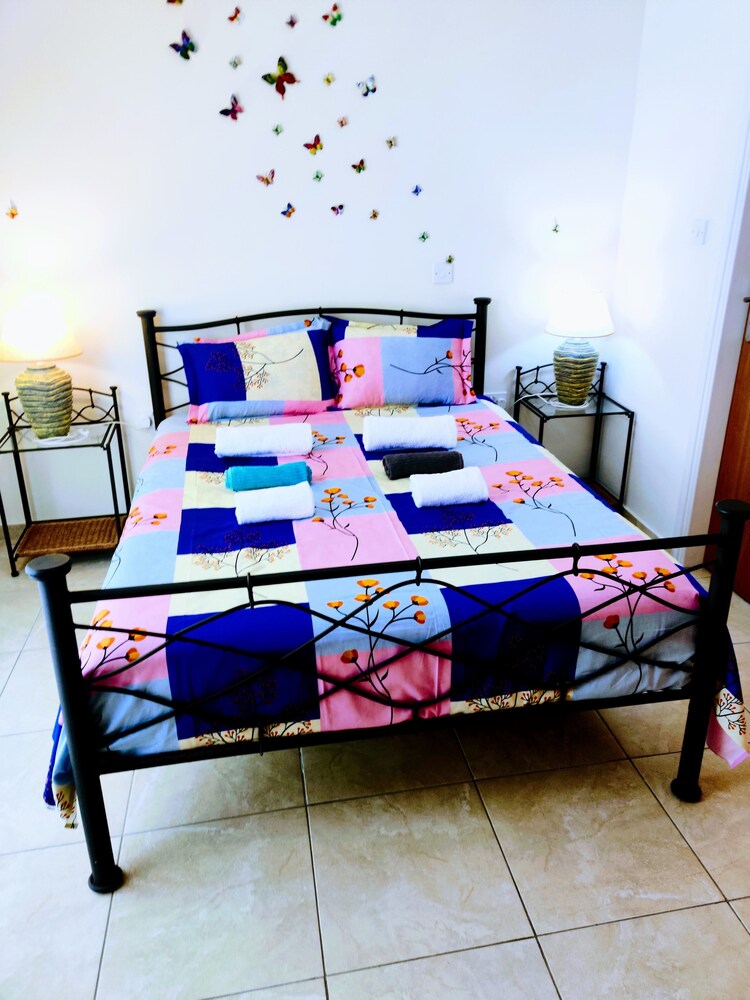 Angie villa ,5 min to walk sea/mall/shop/gym/super market. - Paphos | Vrbo