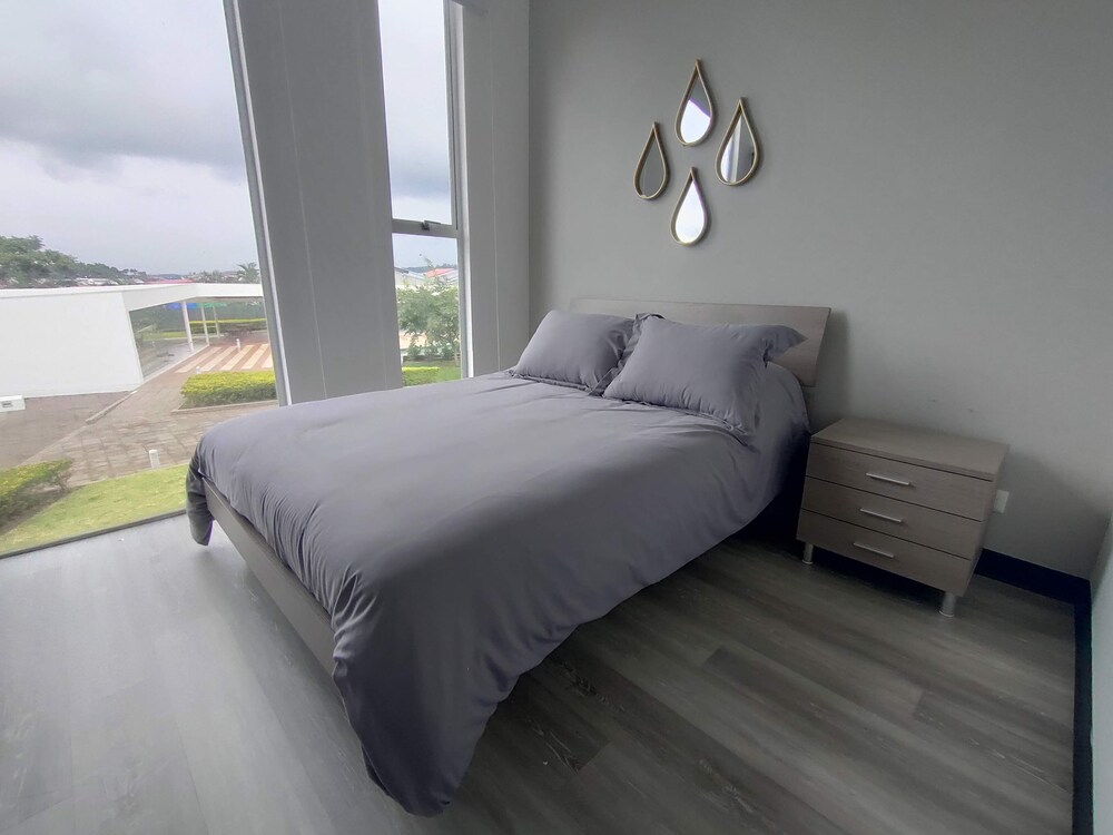 Best Location in Santa Ana - Great Views AC|GYM|Pool - Santa Ana | Vrbo