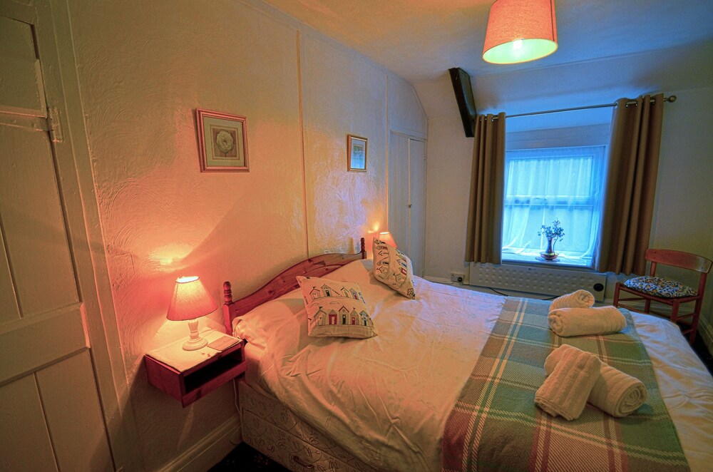 Crowsnest - Overlooking Trebarwith Strand - Trewarmett | Vrbo