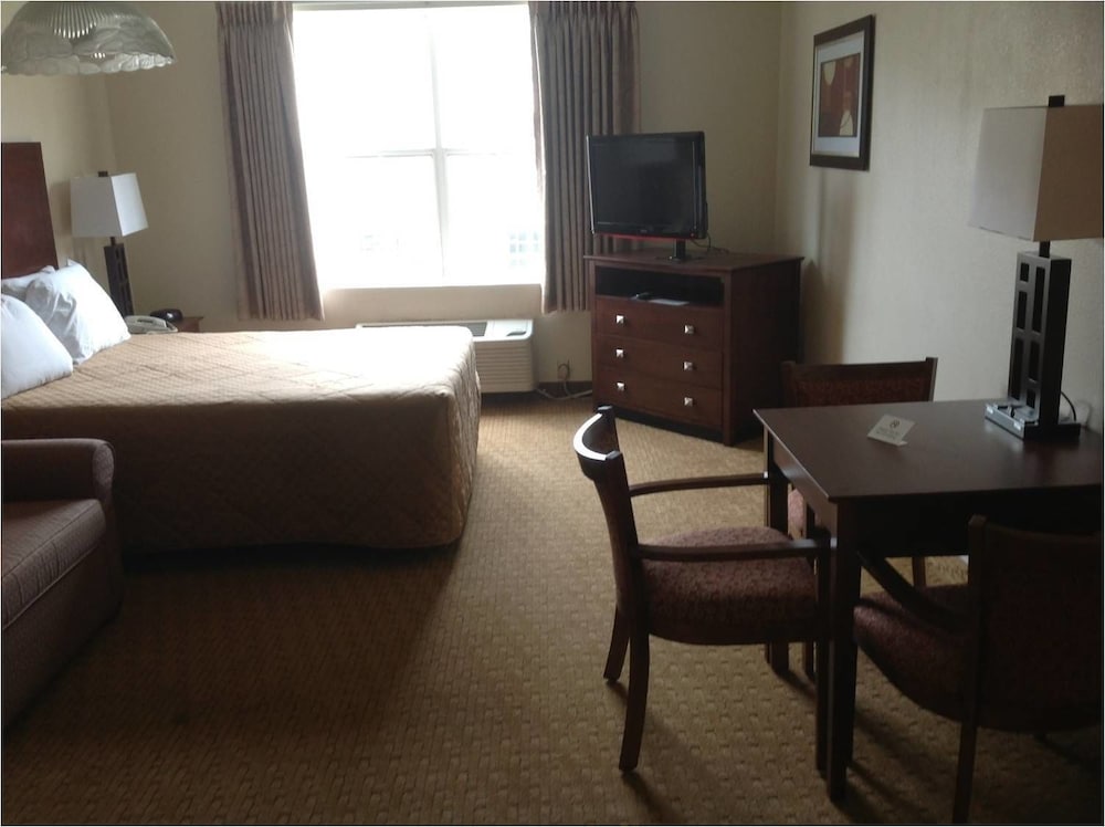 Landmark Inn Fort Bragg in Fayetteville | Best Rates & Deals on Orbitz