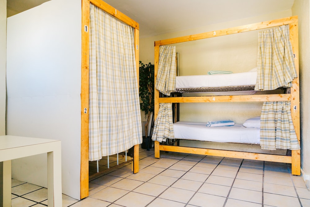 Seashell Motel & Key West Hostel, Key West: $186 Room Prices & Reviews ...