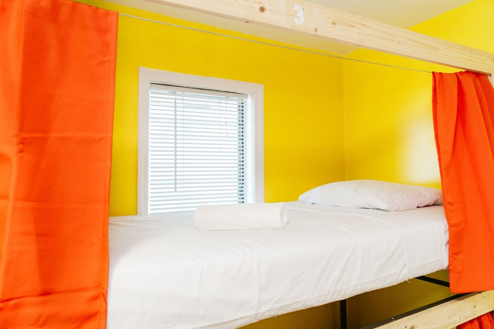 Seashell Motel & Key West Hostel, Key West: $186 Room Prices & Reviews ...