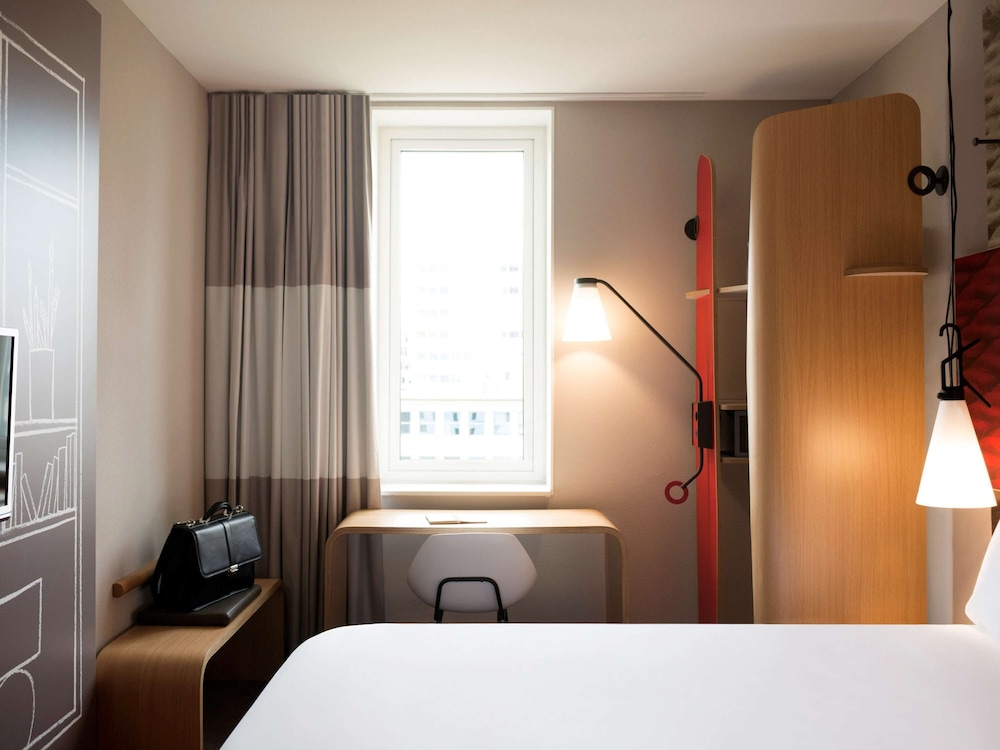 Ibis Rotterdam City Centre, Rotterdam: $75 Room Prices & Reviews ...
