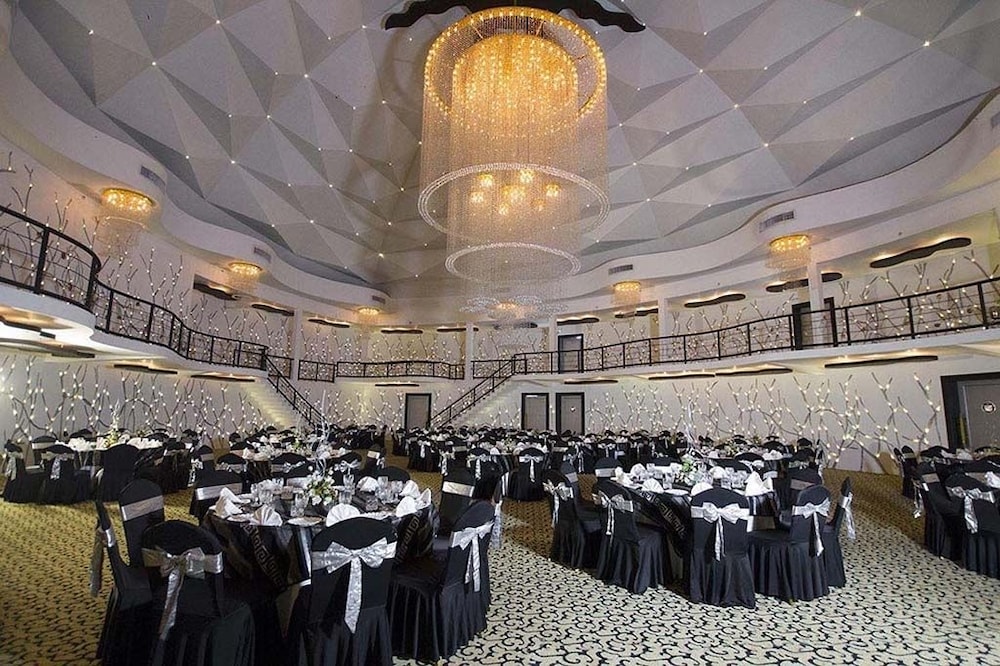 Avenra Garden Hotel, Negombo: Room Prices & Reviews | Travelocity