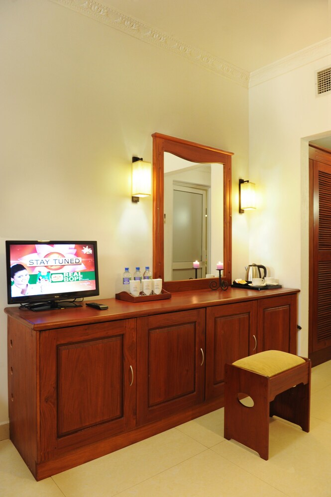 Avenra Garden Hotel, Negombo: Room Prices & Reviews | Travelocity