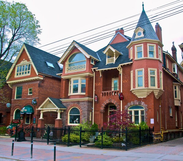 Book Madison Manor Boutique Hotel in Toronto | Hotels.com