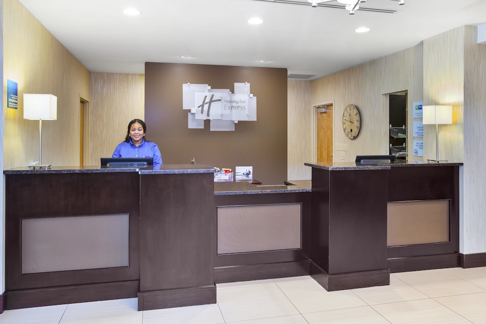 Holiday Inn Express & Suites Geneva Finger Lakes, an IHG Hotel: AU$165 ...