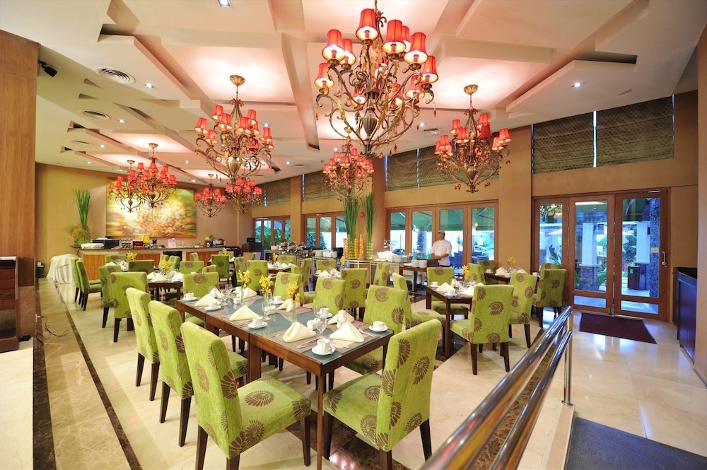 The Avenue Plaza Hotel, Naga: $56 Room Prices & Reviews | Travelocity