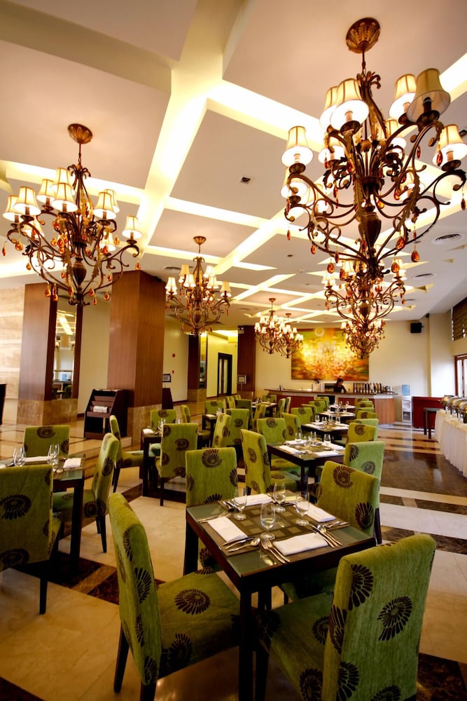 The Avenue Plaza Hotel, Naga: $56 Room Prices & Reviews | Travelocity