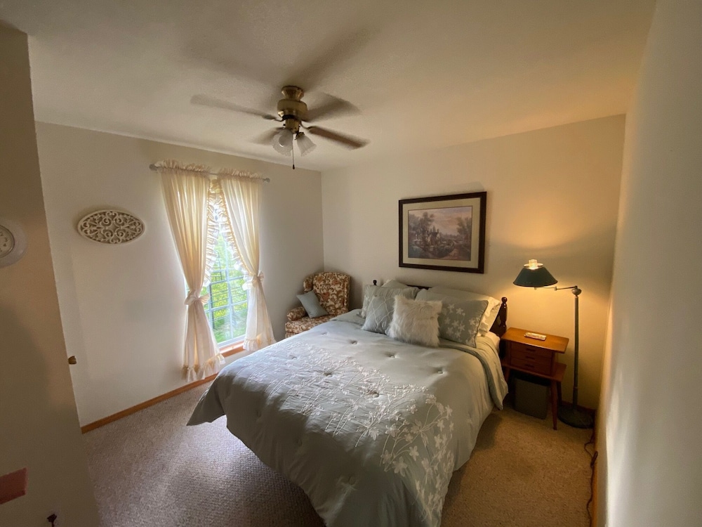Twin Springs Ranch Guest Cabin - Delaware County | Vrbo