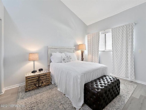 Beautiful 2 Br. Condo (223883) By Houzlet - Ponte Vedra Beach, FL