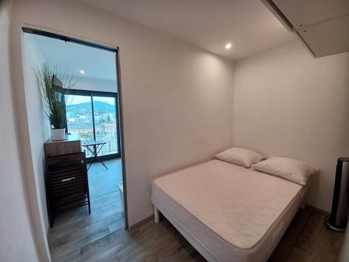 Beau Studio Avec Coin Nuit à 50m De La Plage - Le Lavandou