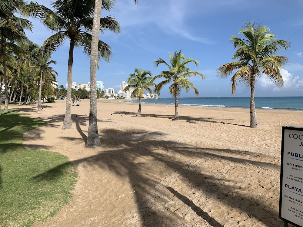 Luxurious and Beautiful Isla Verde Beach house with private pool ...