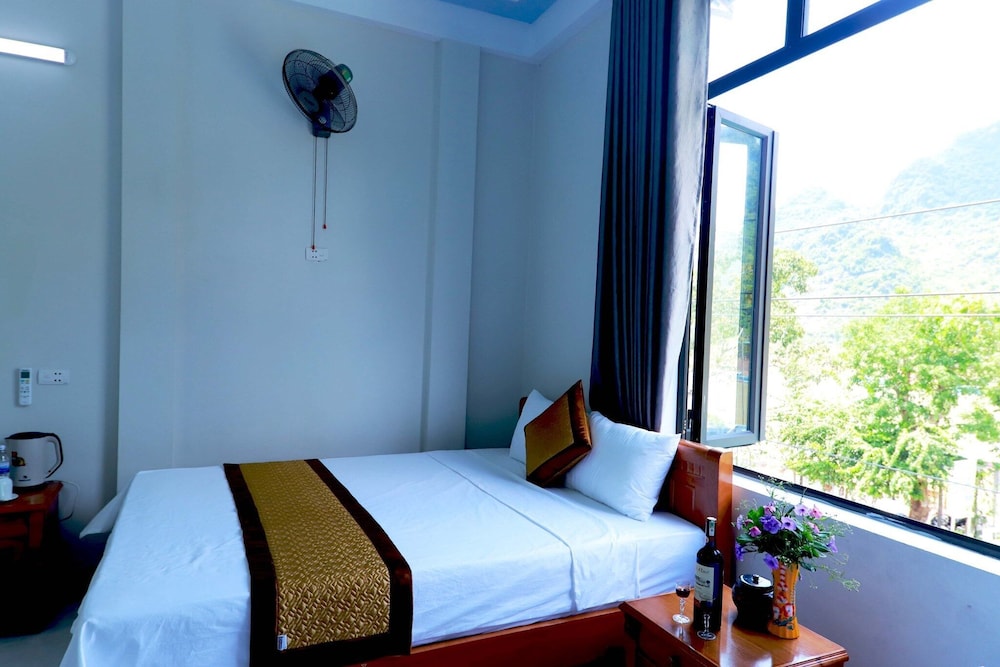 Green Land Backpackers Hostel- Triple Bed & Mountain View Reviews ...