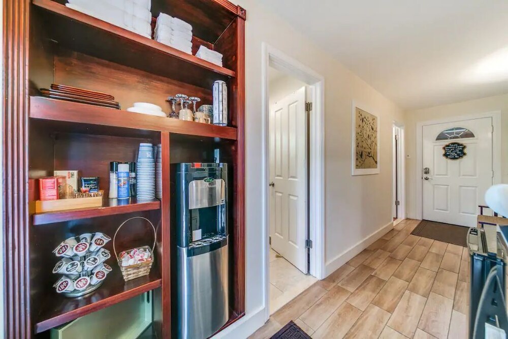 Under the Oaks, a charming, romantic retreat with hot tub and sauna ...