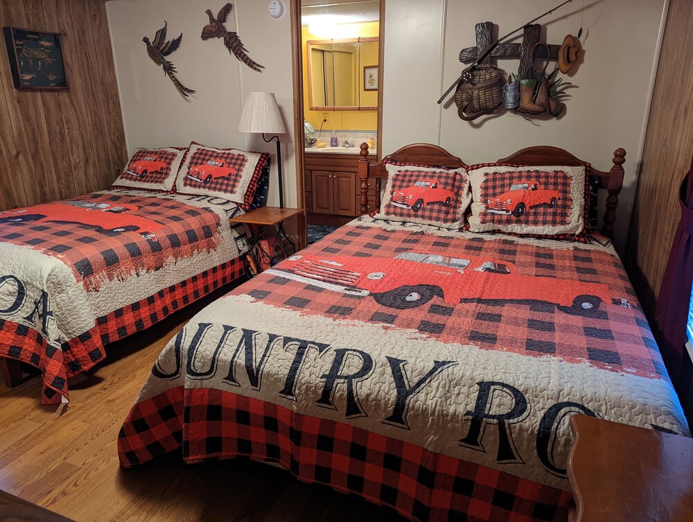 Rustic Mountain Getaway w pond near outlaw HMT ATV trails - Raleigh ...