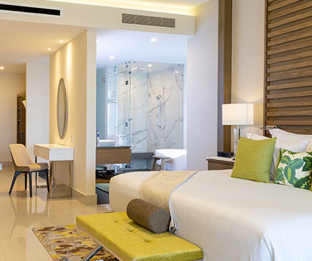 Unwind in Opulent All-Inclusive Resorts: Modern Elegance in Cancun ...